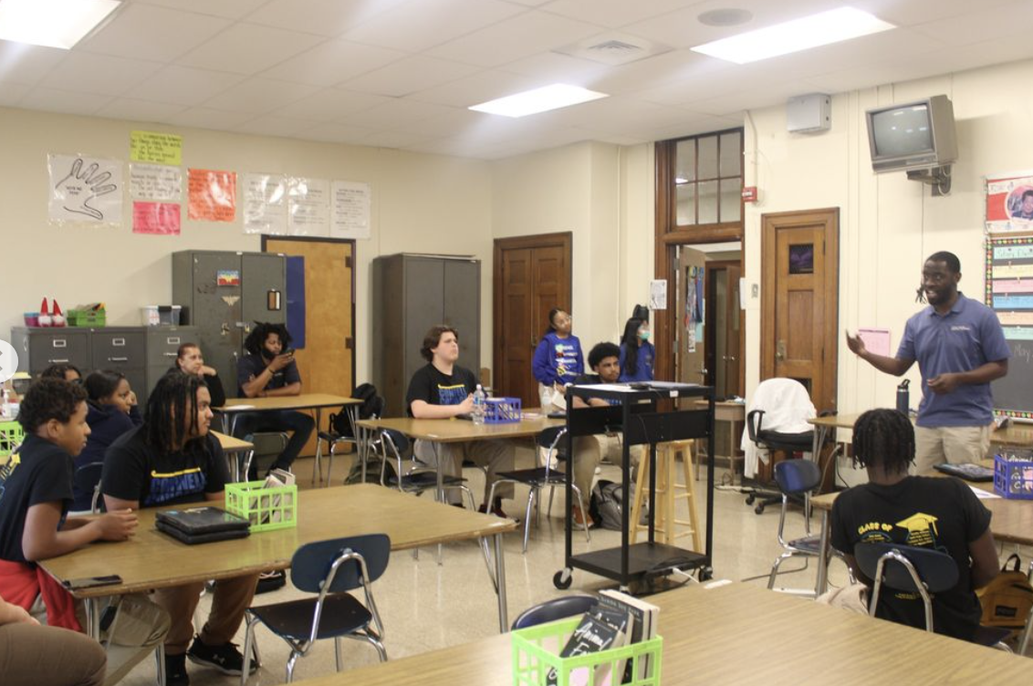 Conwell Alumn Councilman Thomas Returns - Russell Conwell Middle School